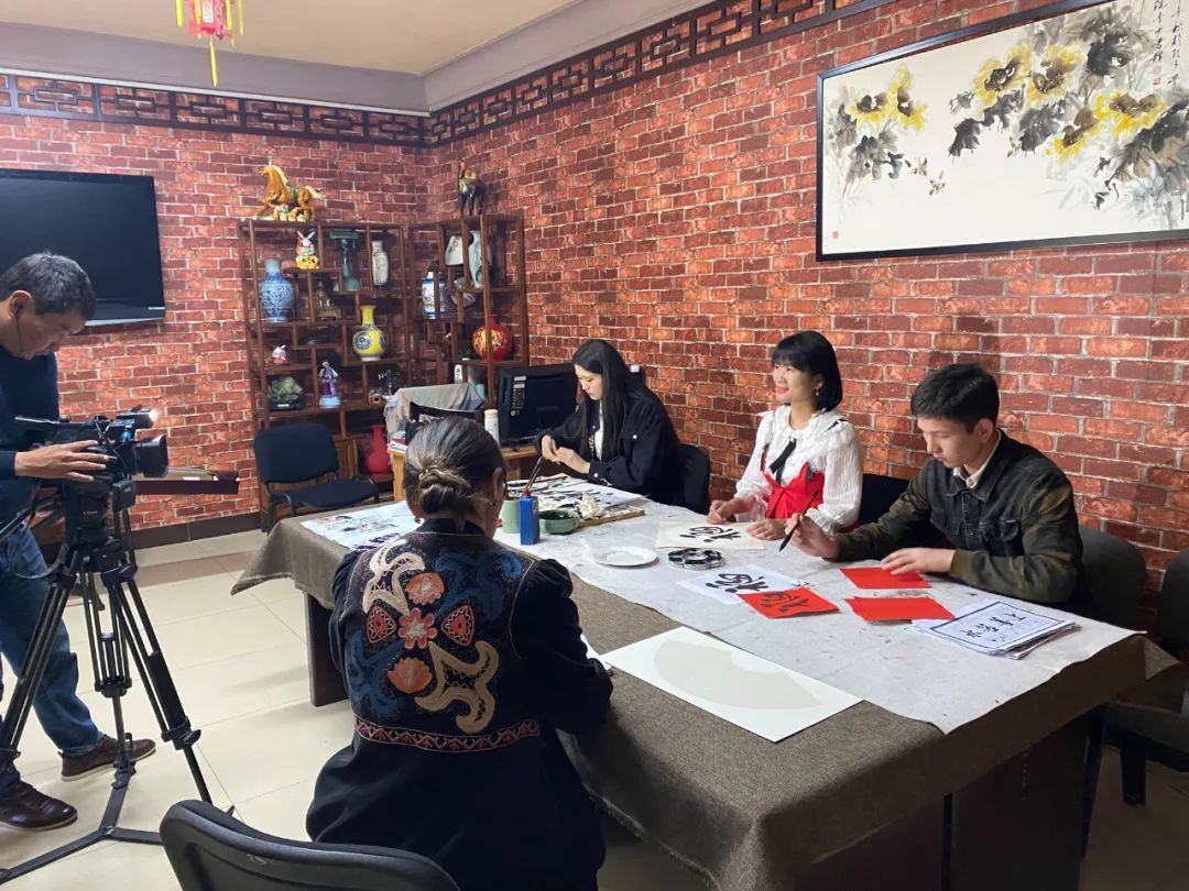 吉尔吉斯国家电台走进孔院感受“中国书画之美”